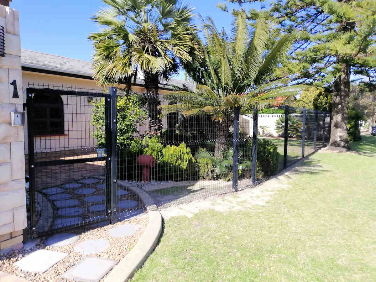 Fencing Gallery - Custom Steel WorkXCustom Steel WorkX